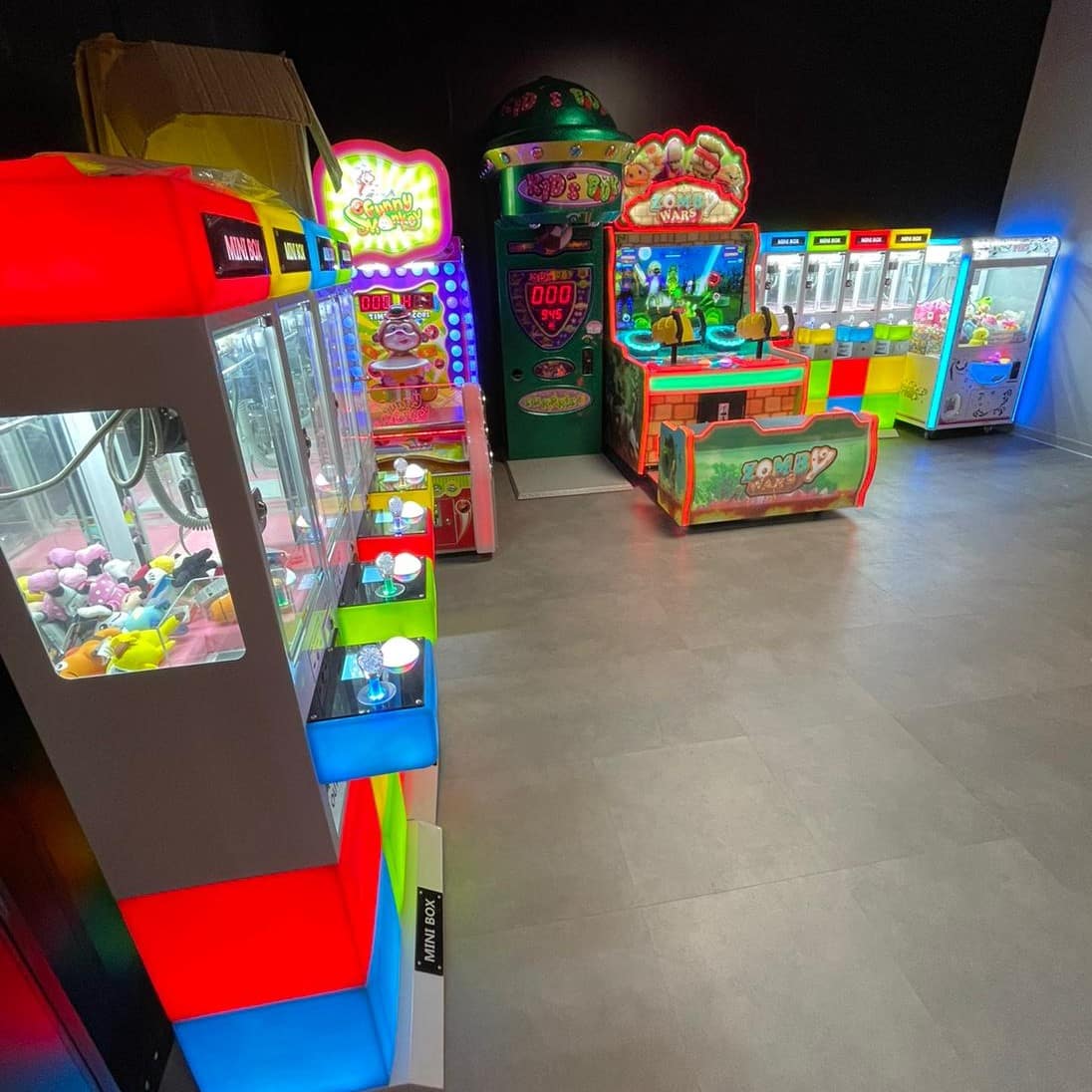 TAG: Touch Active Games - Parcours Obstacle, Lounge Bar, Zone Arcade